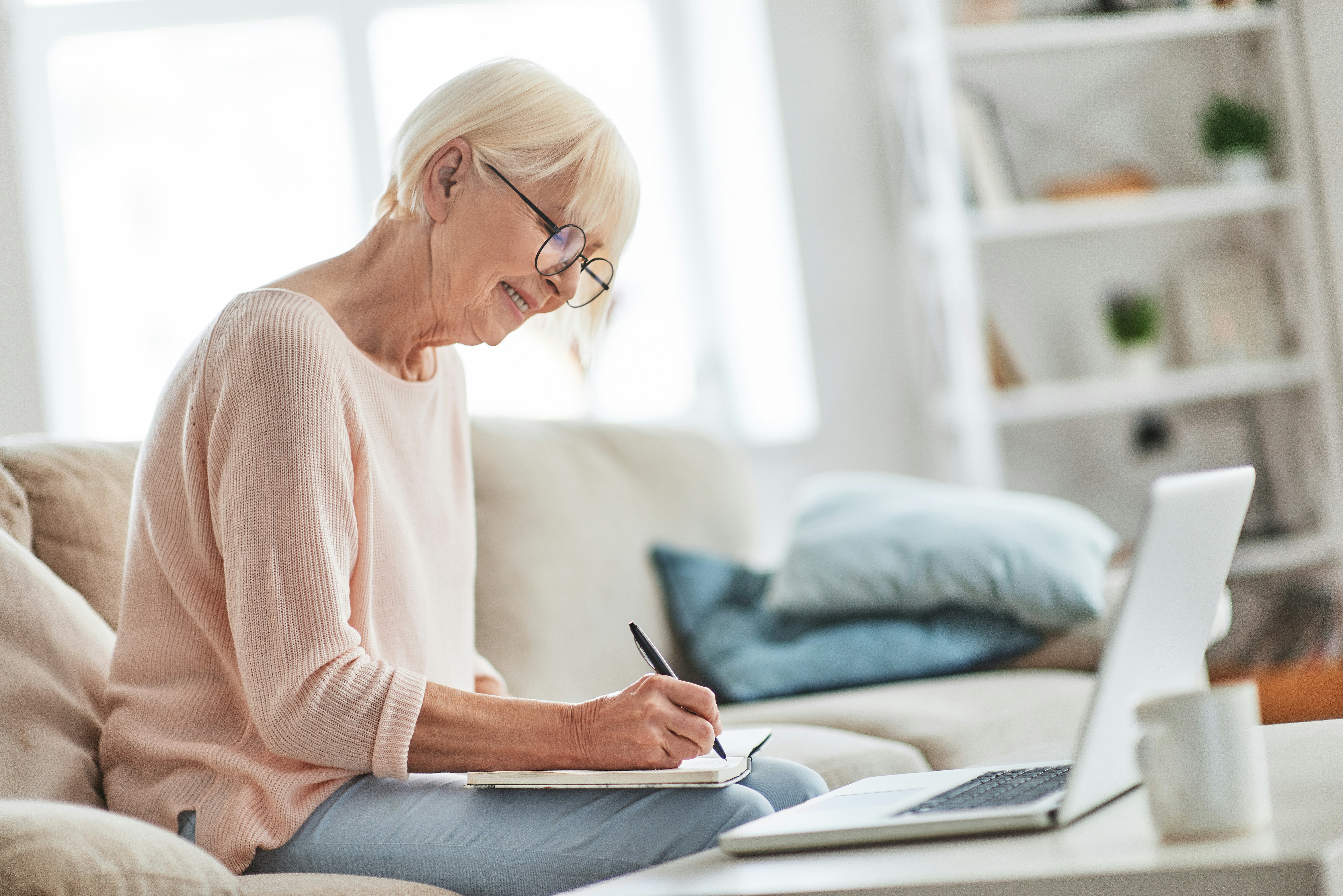 Advantages & Benefits of Lifelong Learning for Seniors